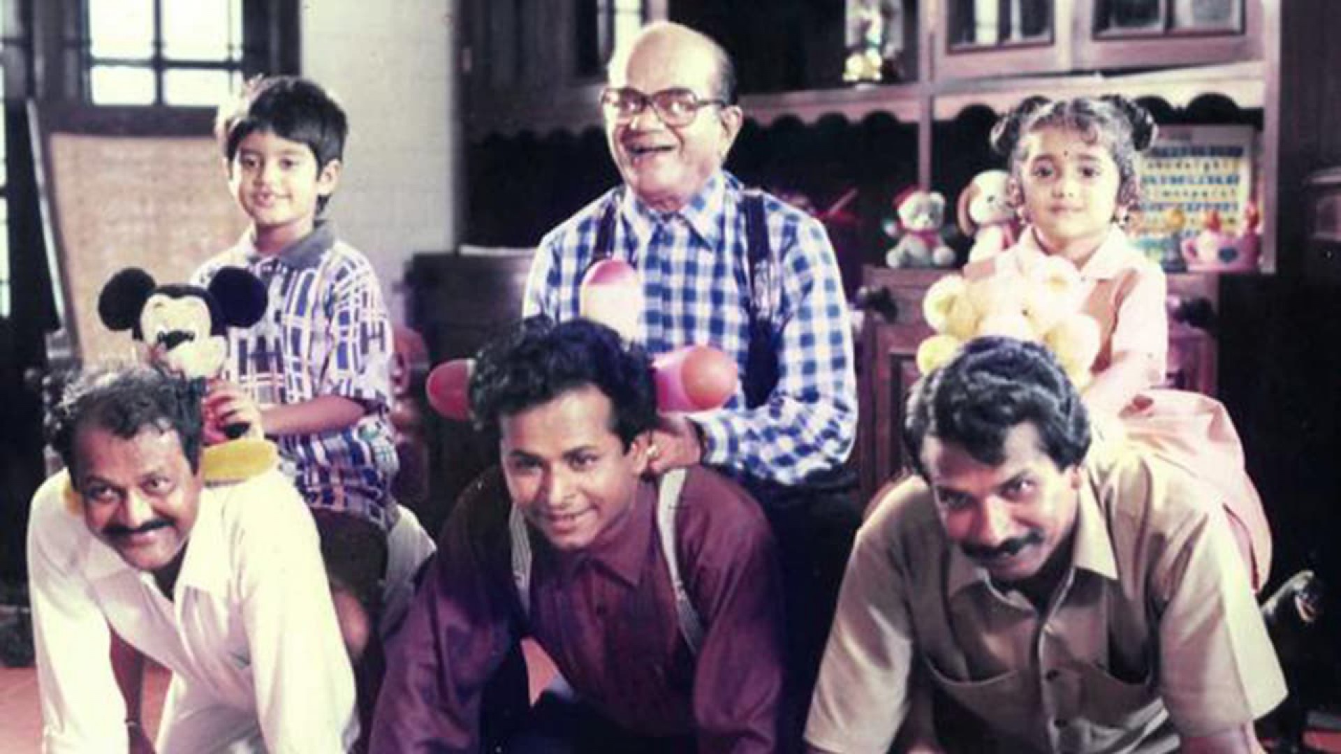 Watch No: 1 Sneha Theeram Bangalore North (1995) Full Movie Online - Plex